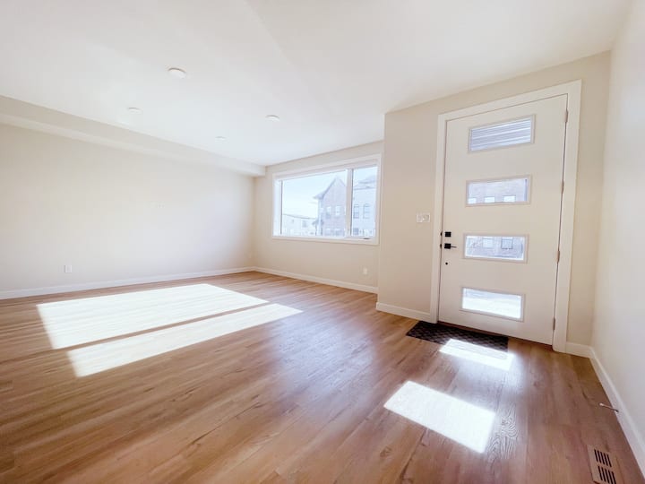 3 Bed, 2.5 Bath Main Floor Unit - Saint Albert