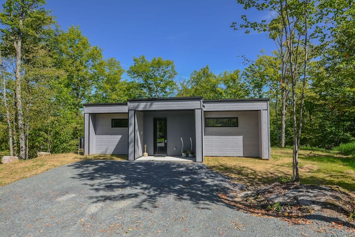 Andorra Family: 1king-size, 2 Bunk Beds (4 Single) - Mont-Tremblant