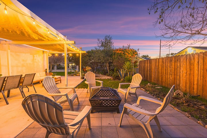 Delightful Home W/ Spacious Backyard & Pool Table - Azusa, CA