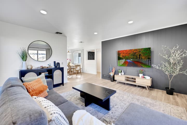 Wonderful Family Friendly Home In Azusa - Azusa, CA
