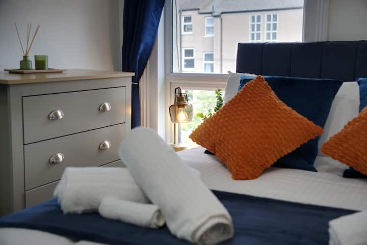 New! Stylish 2br Retreat For Work Trips & Families - Morecambe
