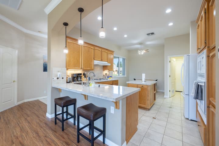 Cozy 3br House Family Friendly Fast Wi-fi - Folsom, CA