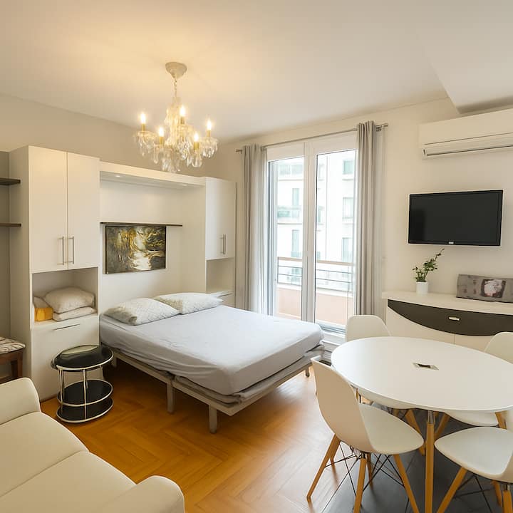 Fully Equipped Studio In Nice - Carros