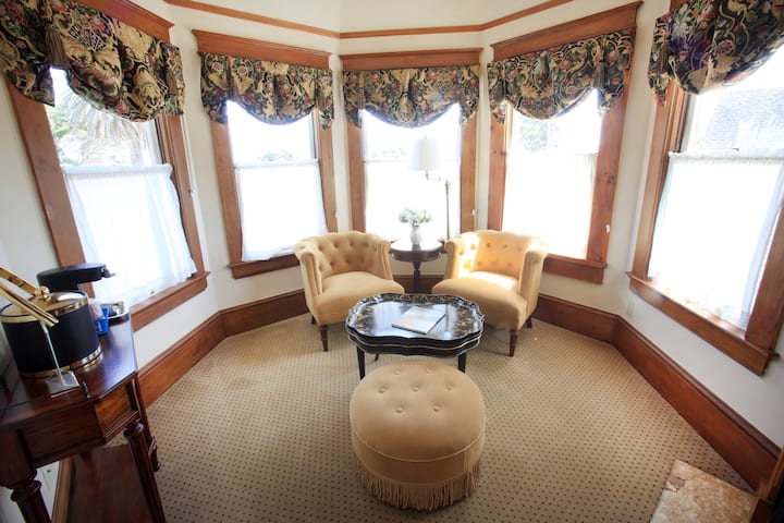 Queen Suite With Sea View - Pacific Grove, CA