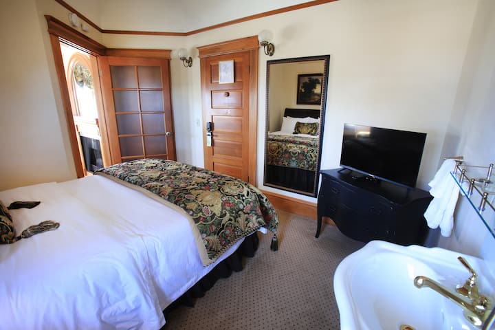Queen Suite With Sea View - Pacific Grove