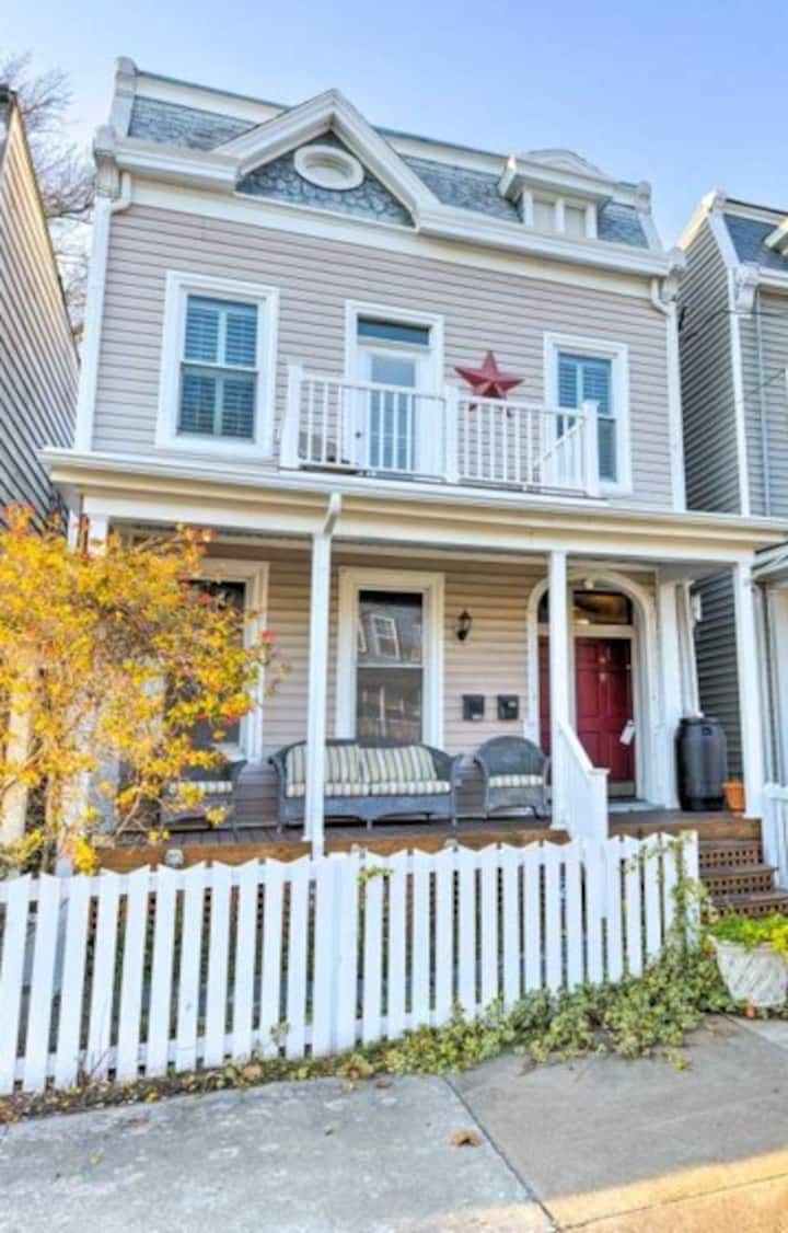 Chic And Cozy: Church Hill Duo - Richmond, VA