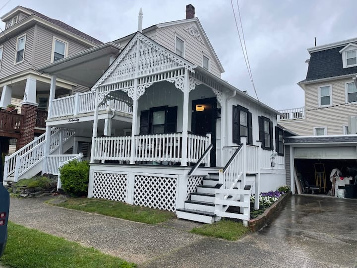 Gingerbread House Of Oc Nj - Longport, NJ