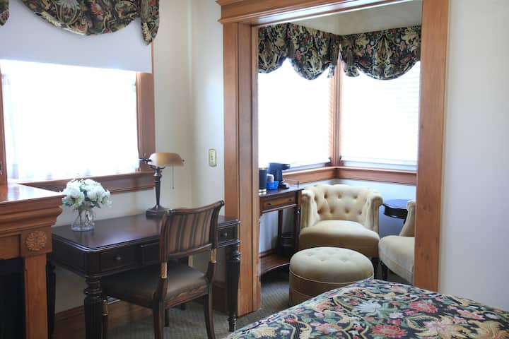 Queen Bed  Partial Accessible - Pacific Grove, CA