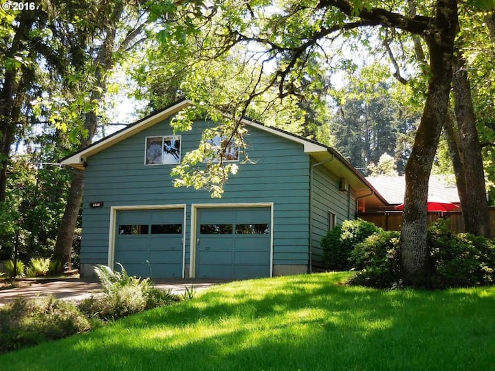 Luxury 3-bedroom Home In Eugene - Eugene, OR