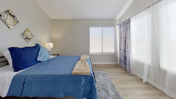 Peoria Room By Westgate Shops - Glendale, AZ