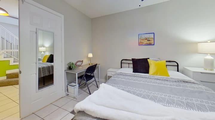 Furnished Room Near Stadium - Glendale, AZ