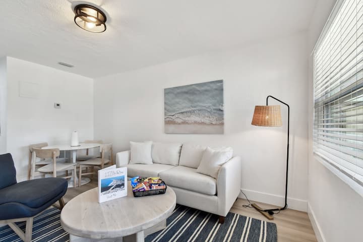Treasure Island Getaway | 5 Min Walk To Beach - Treasure Island, FL