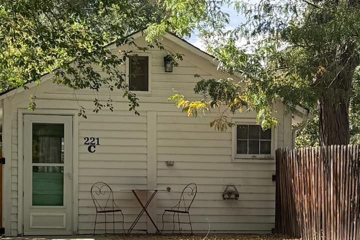 Farmhouse Cottage - Longmont, CO