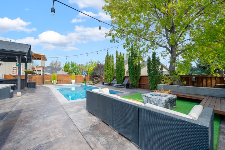 Executive Home With Private Pool - Meridian, ID