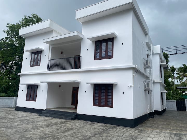 Empire Mona Villa - Wayanad