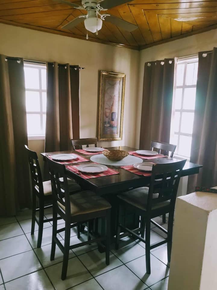 Casa 3 Recamaras, Muy Céntrica - Mexicali