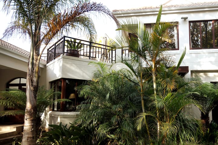 Cherry Berry Guest House Lavender Apartment - George