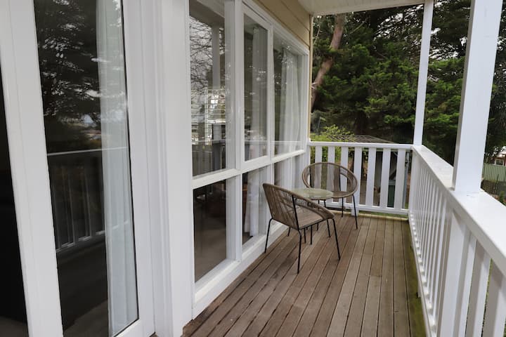 Ross Cottage - Oberon