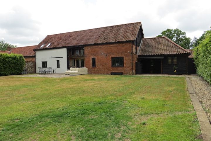 Luxury 6 Bedroom Barn Conversion - Dereham