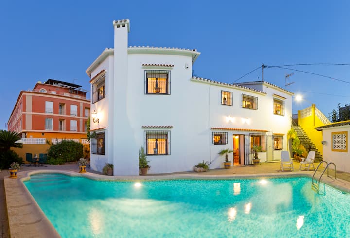 Chalet Con Algarrobo Y Piscina - Jalón