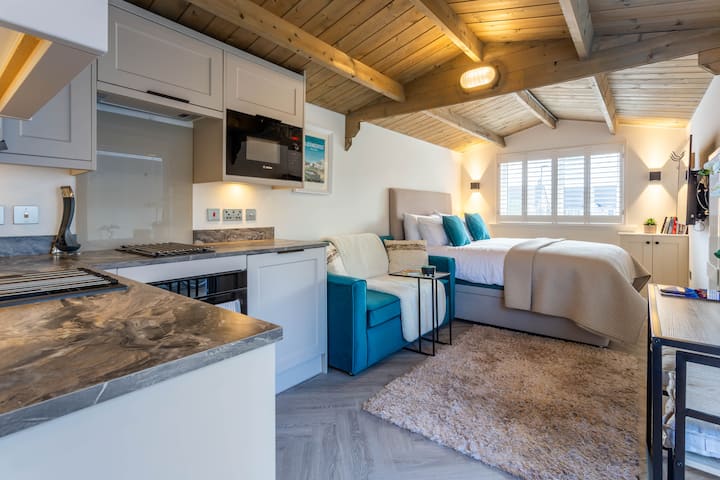 Ardura, A Luxury, Cosy Getaway By The Beach - Isle of Arran