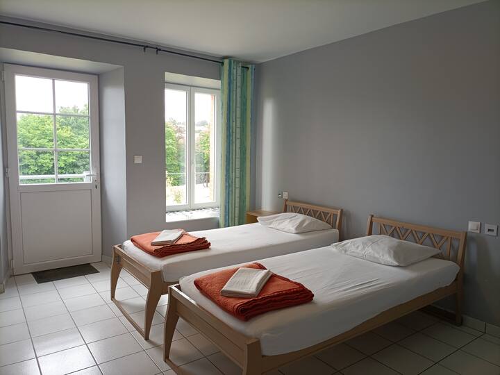 Chambre 2 Lits / Douche Privée - Clécy