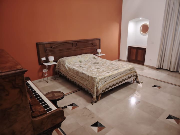 Suite 175 Red Elegance And Modernity - Bari