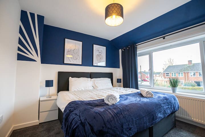 Spacious 4-bed House With Parking Near City Centre - Lincoln