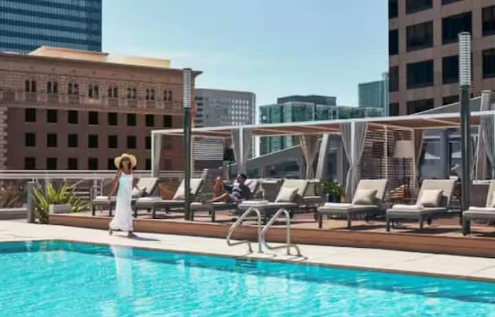 Beautiful 3br Highrise W/pool, Spa & Rooftop Views - Santa Clarita, CA
