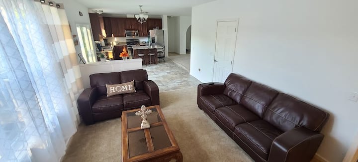 Waterfront 3-bedrooms House With Great Lake Views. - Rock Hill, NY