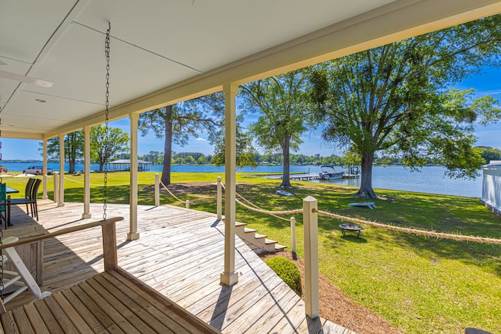 Lake Marion + Dock + 4 Bedrooms - Lake Marion, SC