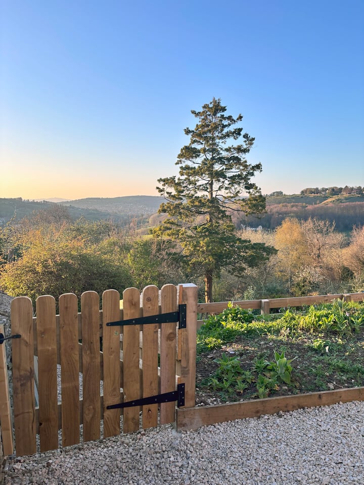 Hillside Cotswold Cottage With Epic Views - Stroud