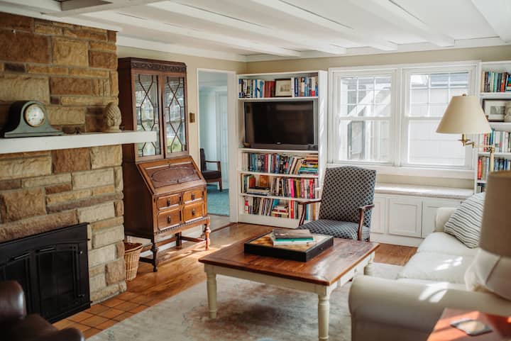 The Lake Cottage - Sandy Beach, Hillsdale