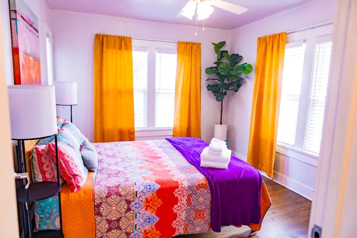 The June, Historic Cottage | By Nw Expressway - Oklahoma City, OK