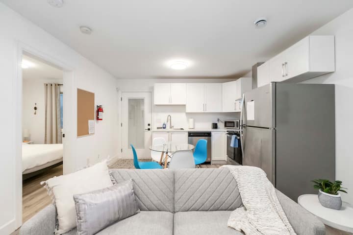 Charming Guest Suite Retreat - White Rock