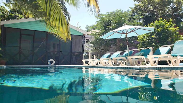 Hummingbird Pool House 2 bedroom cabin - Houses for Rent in Caye ...