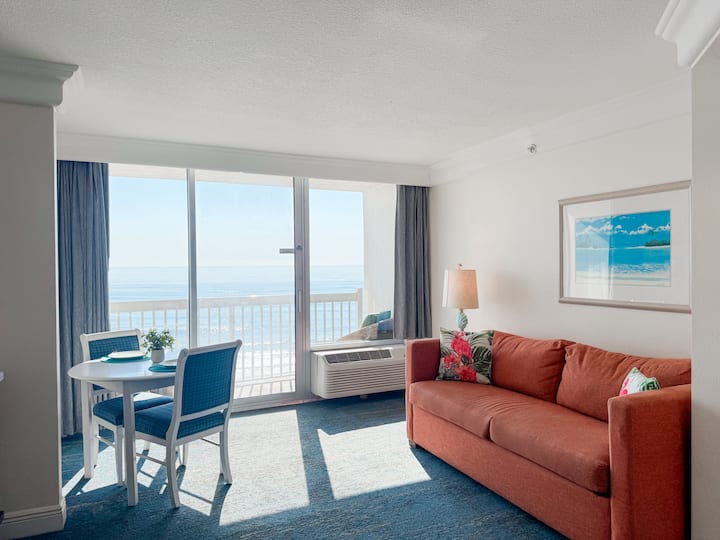 A Beautiful Direct Oceanfront With Two Queen Beds - Daytona 500 NASCAR