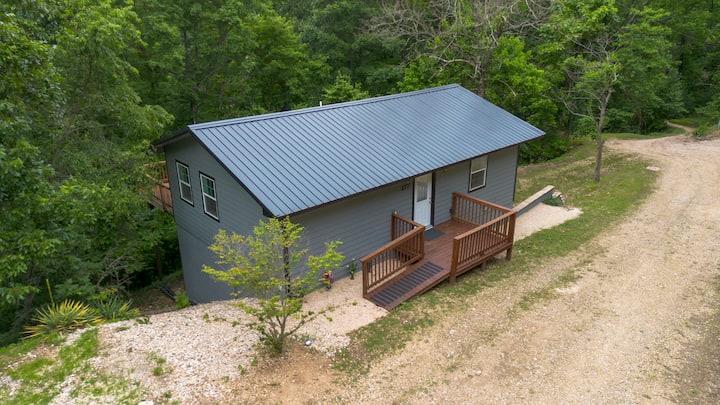 Dual-level Cabin With Fire Pit And Bbq - Eureka Springs, AR