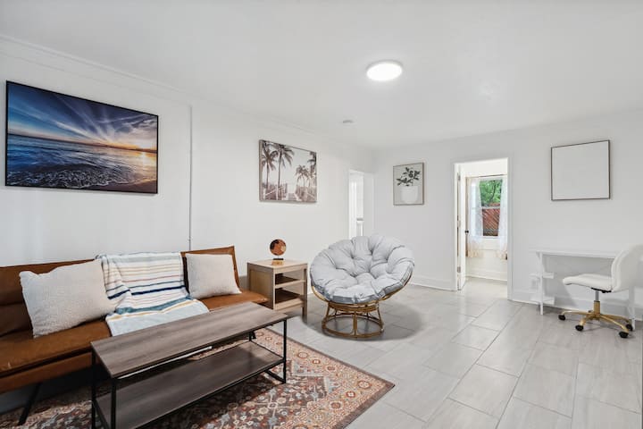 Pensacola Pad~1br~1ba~modern - Pensacola, FL