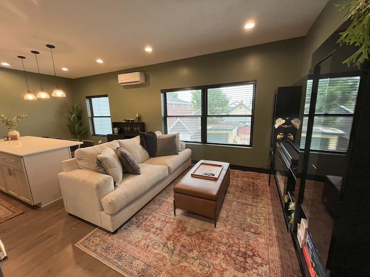 2br Near Cws W/patio + Parking - Omaha, NE