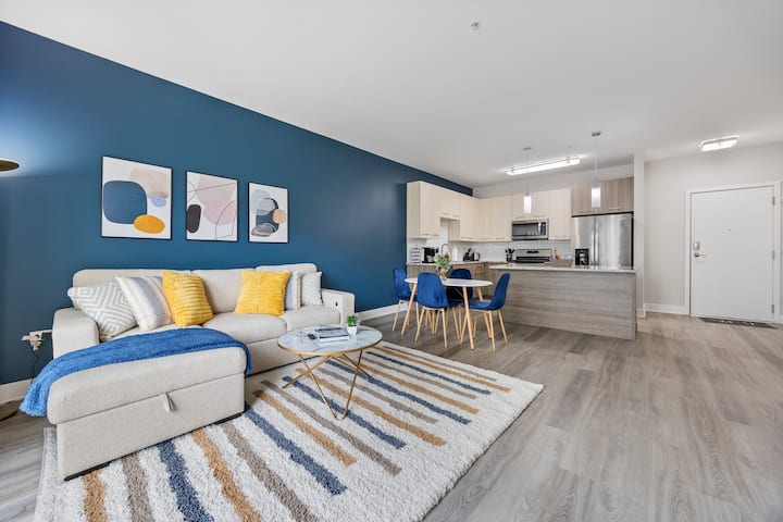 Luxe 2br Naperville | Pickleball, Pool, Gym, Sauna - Naperville, IL