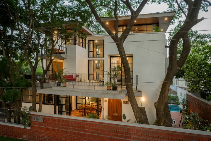 Nature-inspired Glasshouse With Courtyard & Pool - Lonavla