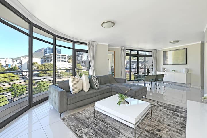 Stylish 2br In De Waterkant Mountain & City Views - Cape Town