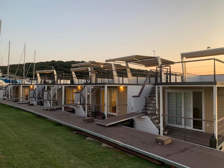 House Boat Gecko - Pula