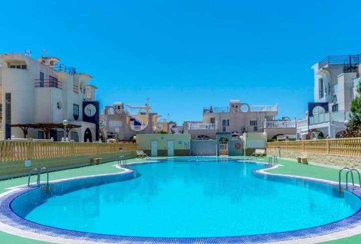 Casa Acogedora Y Moderna Con Piscina. - Torrevieja