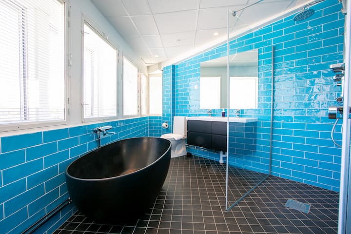 Deluxe One Bedroom Apartment -Free Airport Shuttle - Märsta