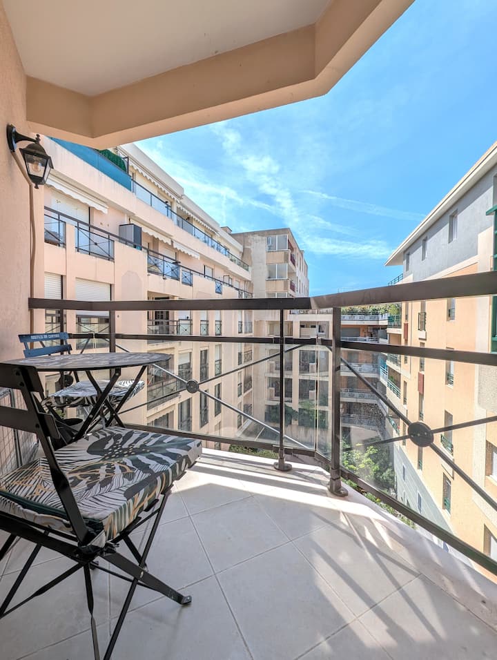 2 Pièces - Parking - Antibes - Juan-les-Pins