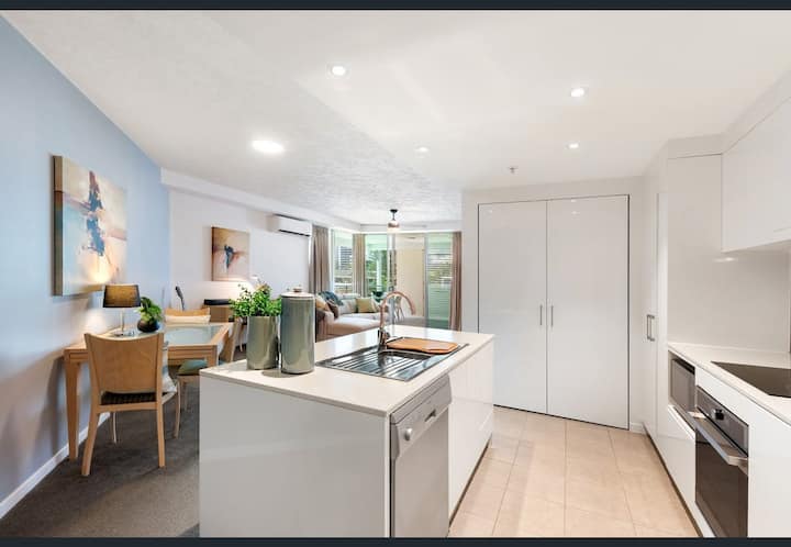 High-rise Haven Near The Beach - Surfers Paradise