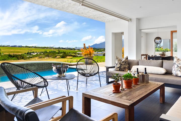 Golf & Vineyard Views Stay - Stellenbosch