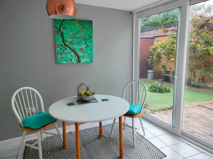 Convenient Comfortable Stay-over, London Zone 4 - Epsom